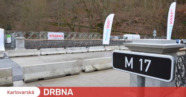 Nově vybudovaný Festivalový most v Karlových Varech vede od Císařských ...