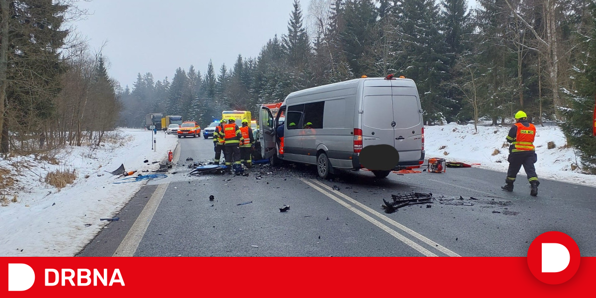 Jeden mrtvý a druhý těžce zraněný, tragická nehoda uzavřela silnici I ...