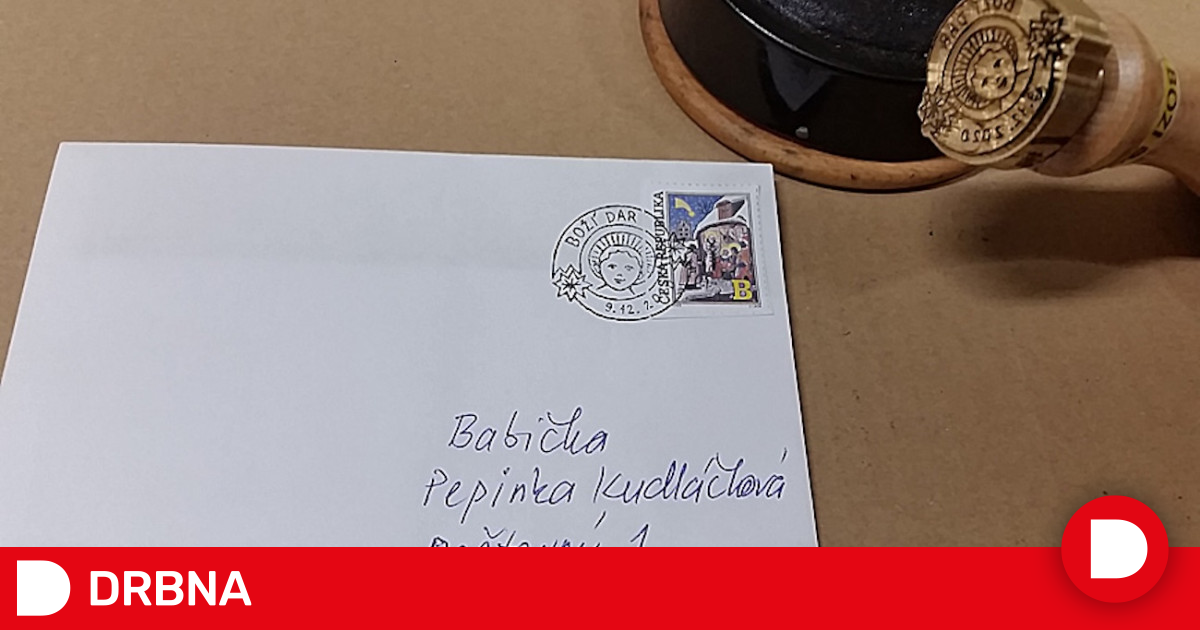 Vánoční pošta na Božím Daru už orazítkovala desítky kilogramů zásilek